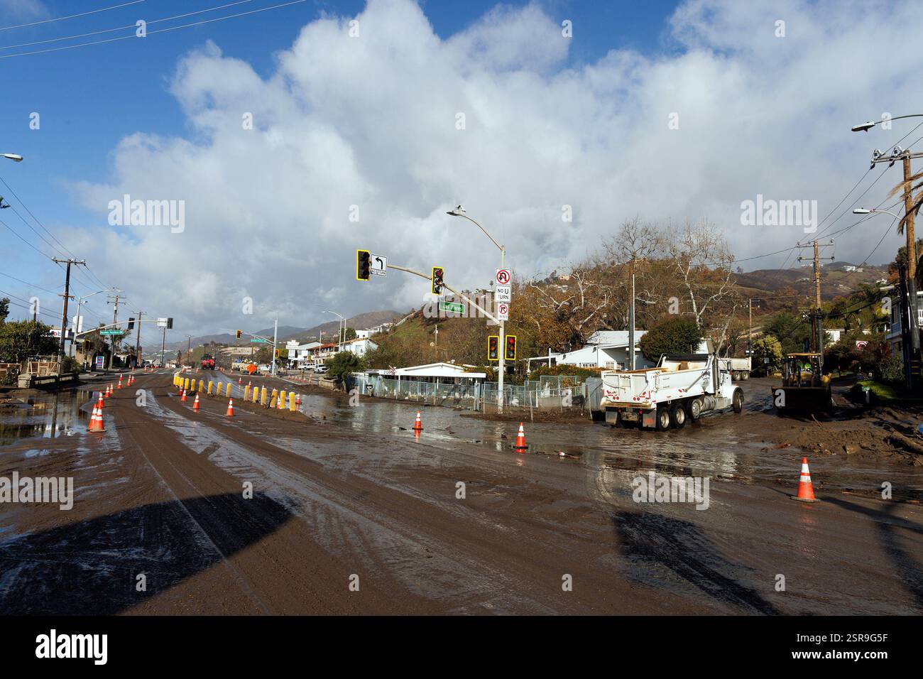 Malibu, California, USA. 14th Feb, 2025. Crews work on cleaning up from ...
