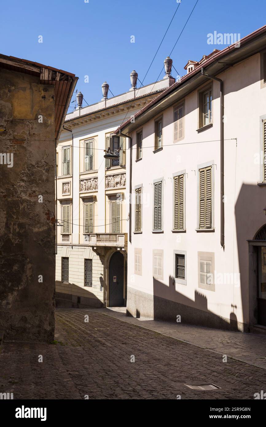 Typical street scene in the Citta Bassa historic city centre of Bergamo ...