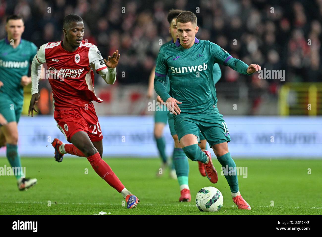 Antwerpen, Belgium. 06th Feb, 2025. Mahamadou Doumbia (20) of Antwerp defending on Thorgan ...