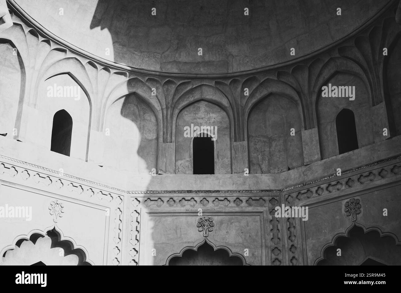 Mughal arch Black and White Stock Photos & Images - Alamy