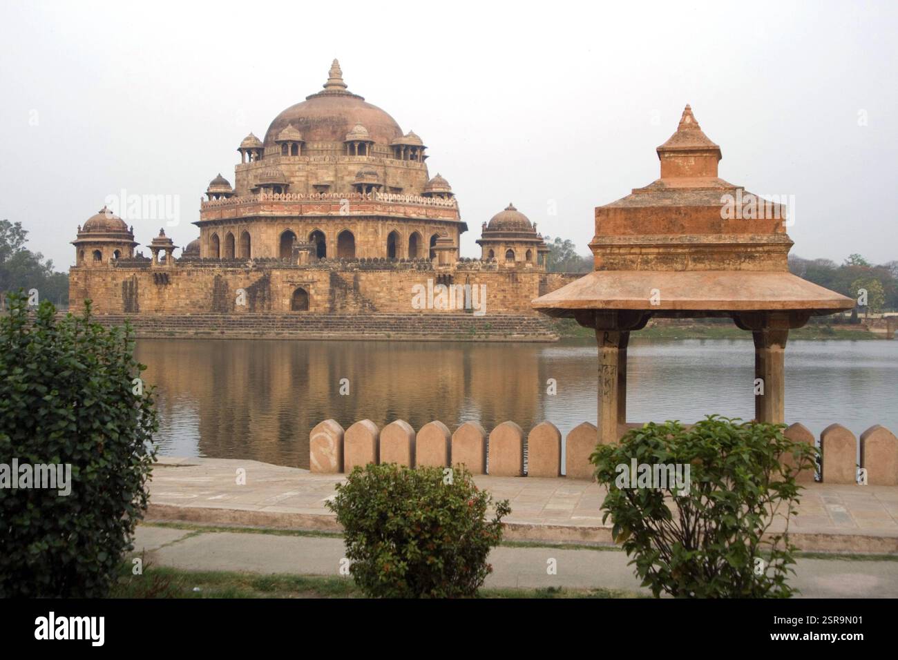 Sher shah suri tomb in Sasaram, Bihar, India, Asia Stock Photo - Alamy