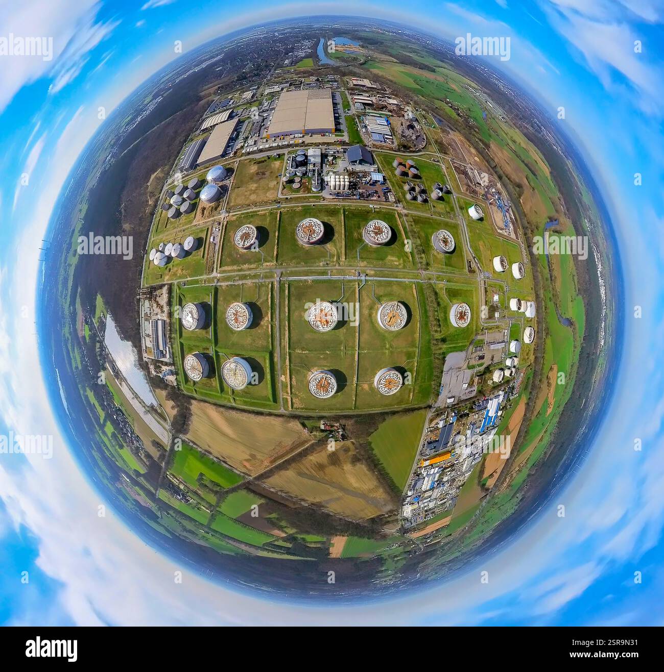 Industrie tanklager hi-res stock photography and images - Alamy