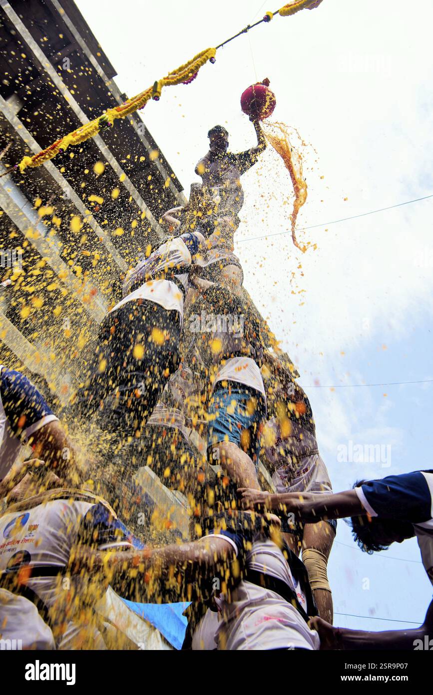 Men human pyramid breaking Dahi Handi, Janmashtami festival, Mumbai ...