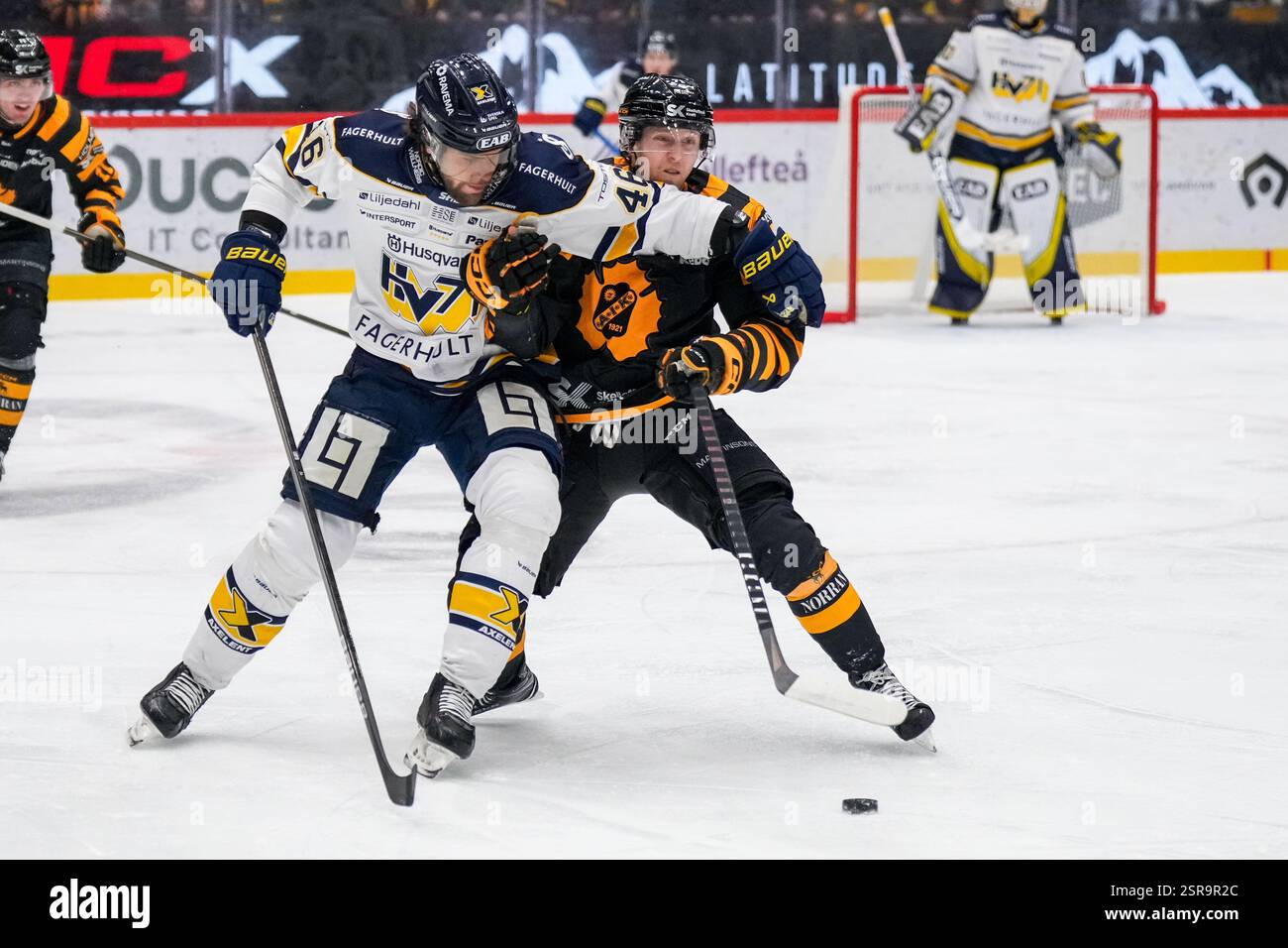 250215 HV71s Joona Luoto och Skellefteås Jonathan Davidsson under ishockeymatchen i SHL mellan ...