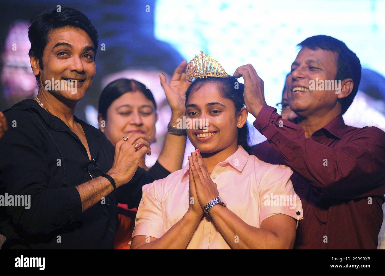 Bengali film Prosenjit Chatterjee presented gold gymnast Dipa Karmakar Durga Puja committee ...