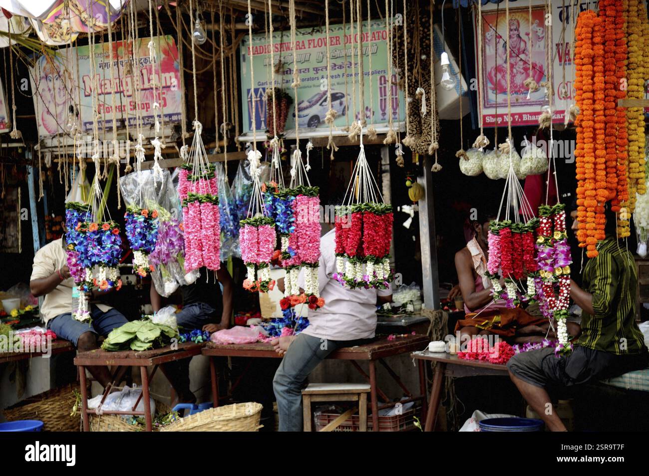 Flower market garlands at Matunga, Mumbai, Maharashtra, India, Asia ...
