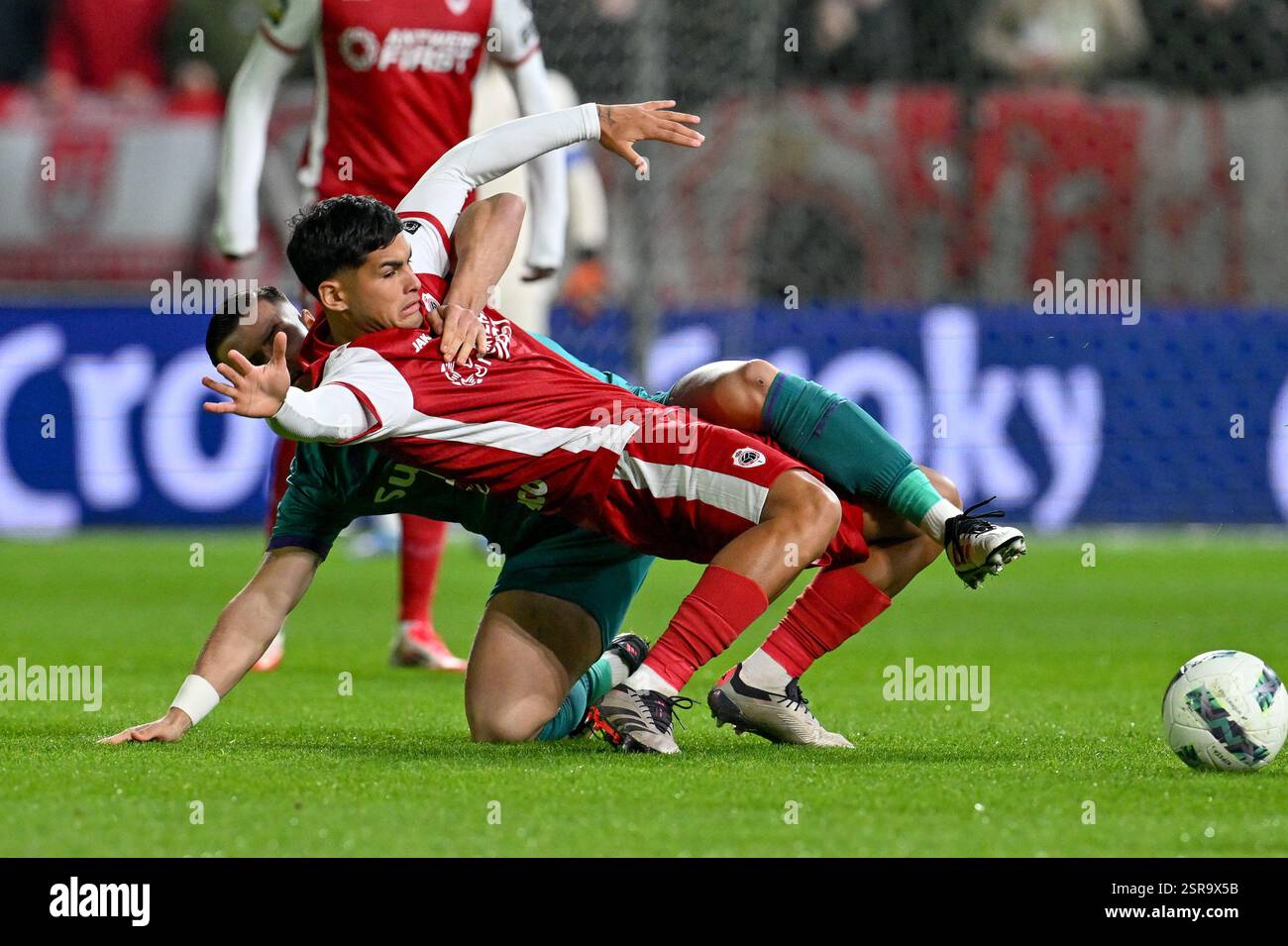 Antwerpen, Belgium. 06th Feb, 2025. Jan-Carlo Simic (4) of Anderlecht fighting for the ball with ...