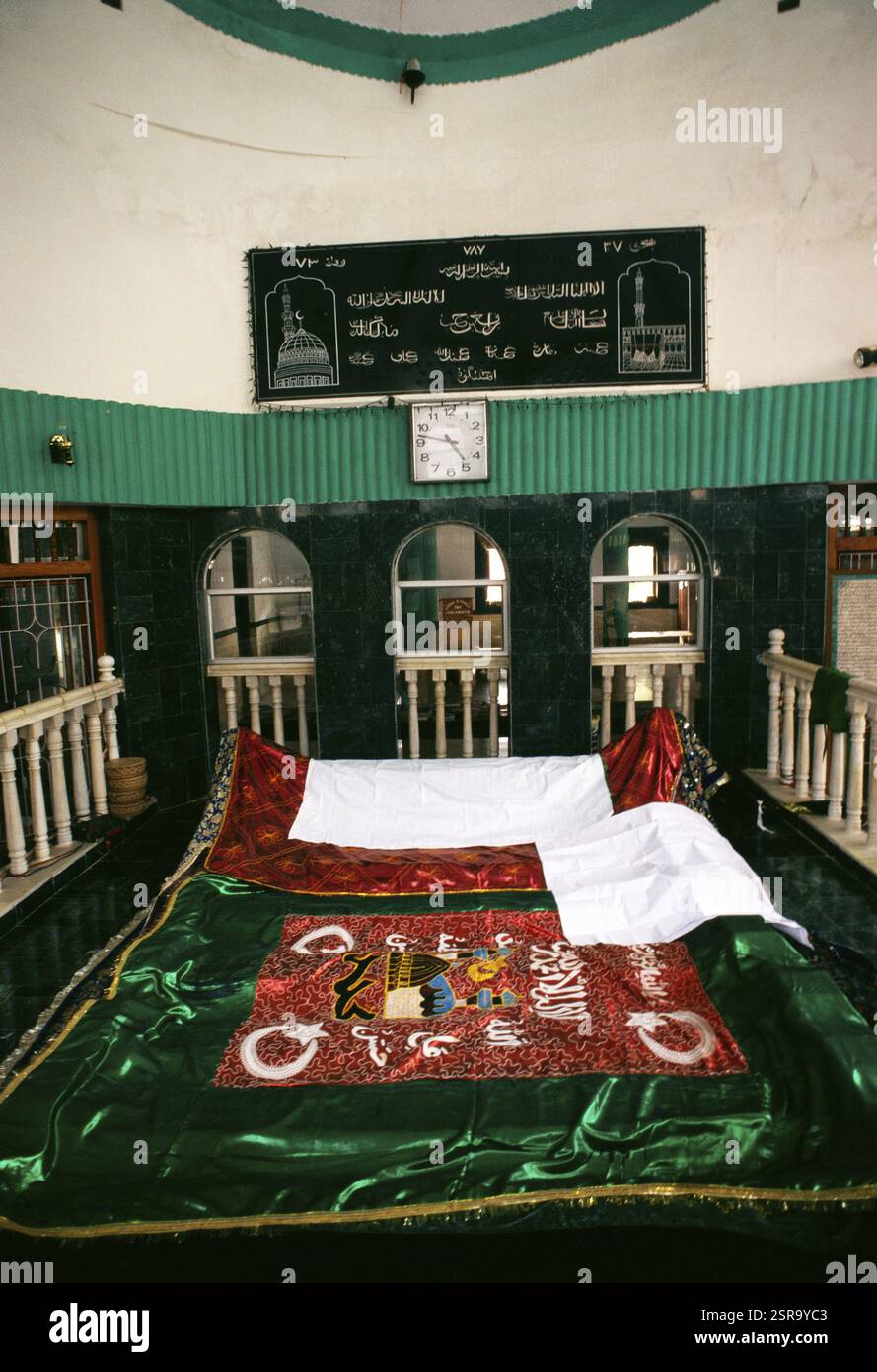 7th century Rafih IBN Habeeb Malik Deenar darga at Ichilangod near ...