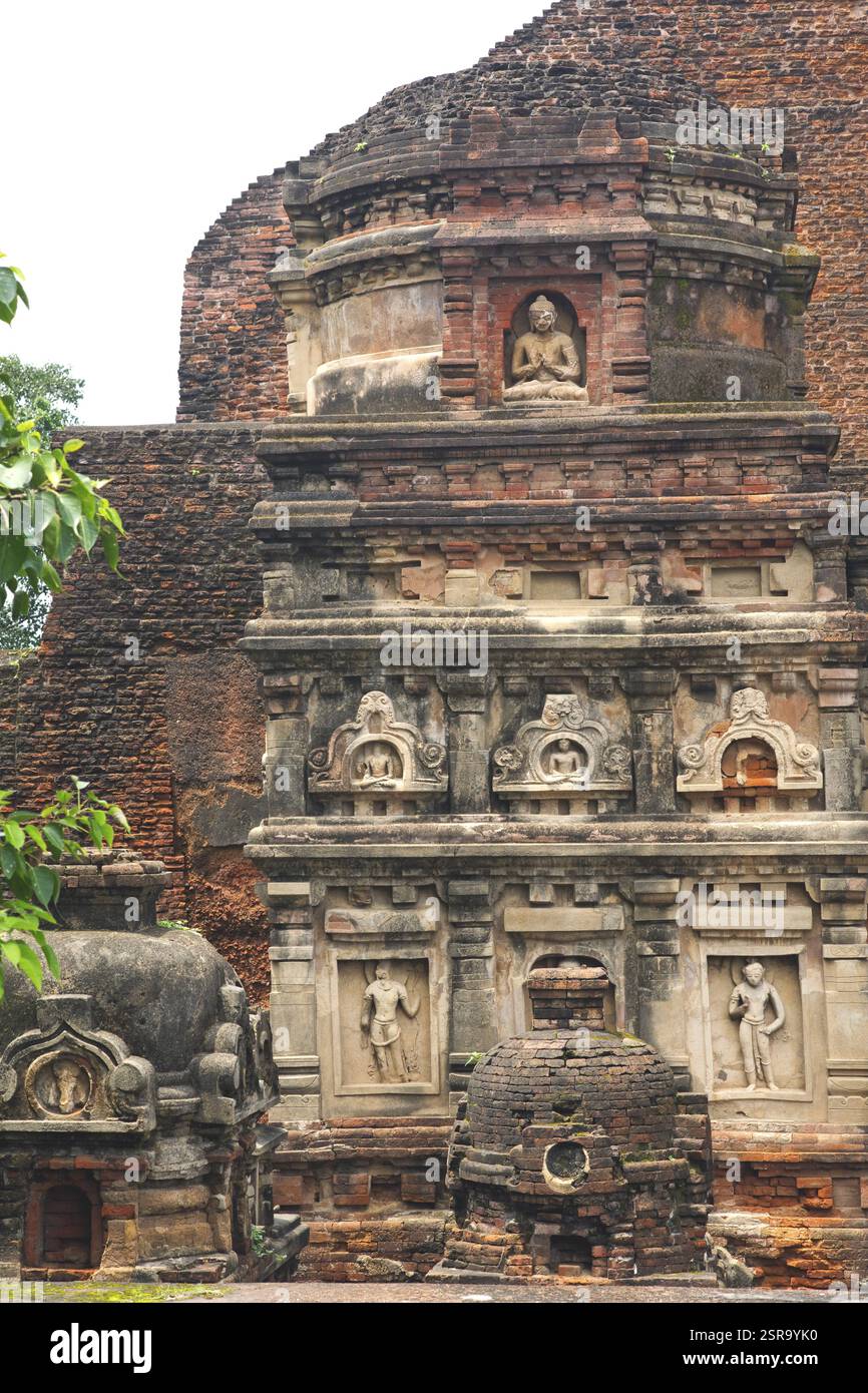 Statues of Buddha and remains of ancient Nalanda university, Bihar ...