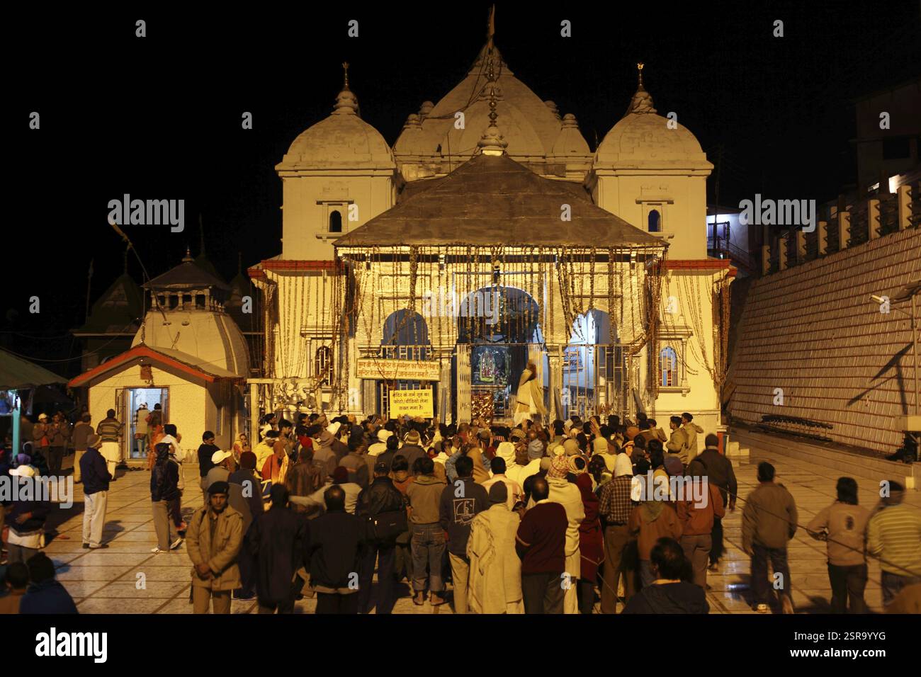 Devotees prayers Ganga temple Gangotri Uttarakhand India Asia Stock ...