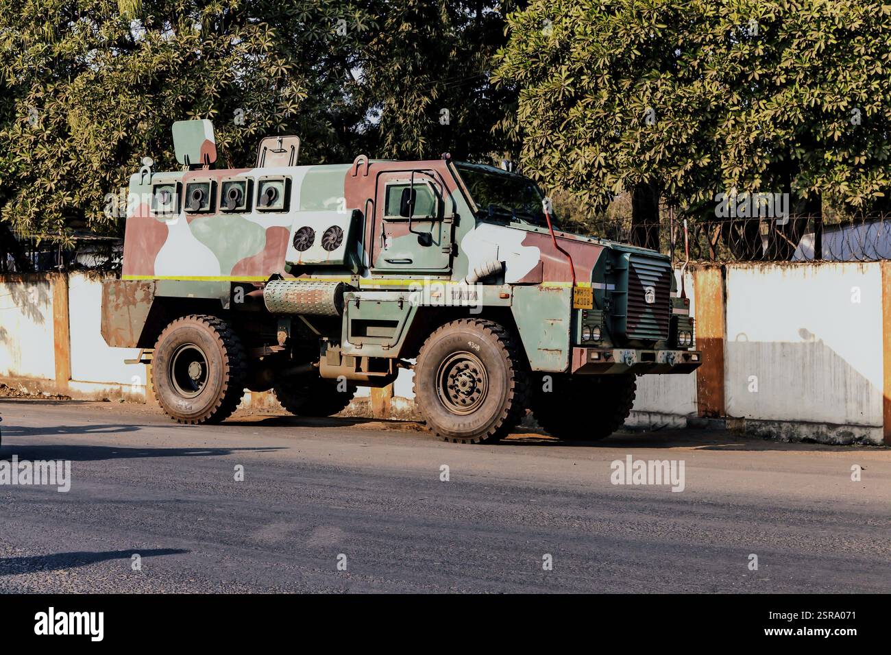 Indian army vehicles hi-res stock photography and images - Alamy
