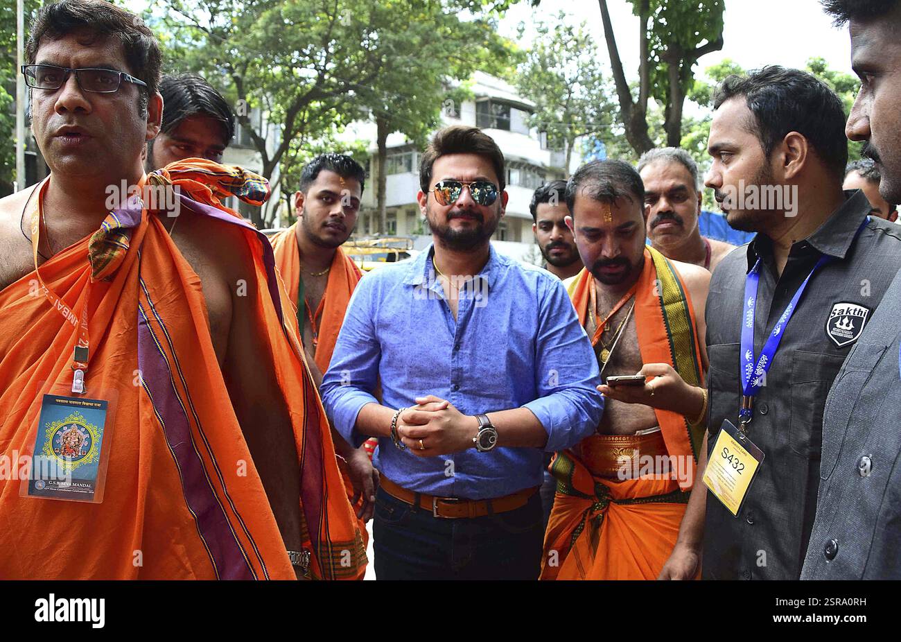 Marathi actor Swapnil Joshi visits GSB seva mandal to offer prayer on ...