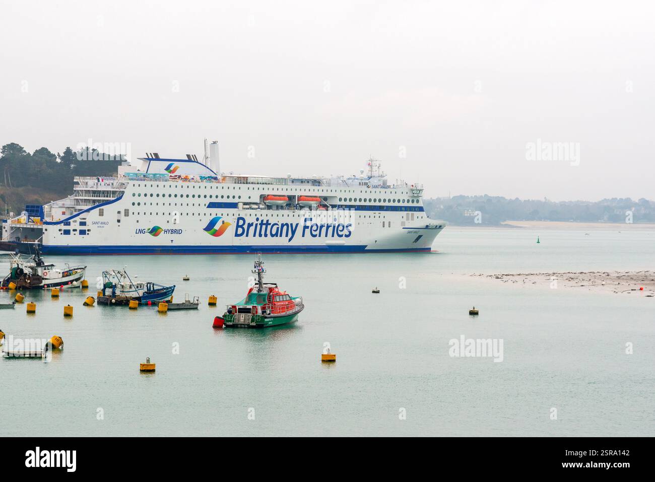 The Saint-Malo ferry from Brittany Ferries - their new hybrid - LNG ...