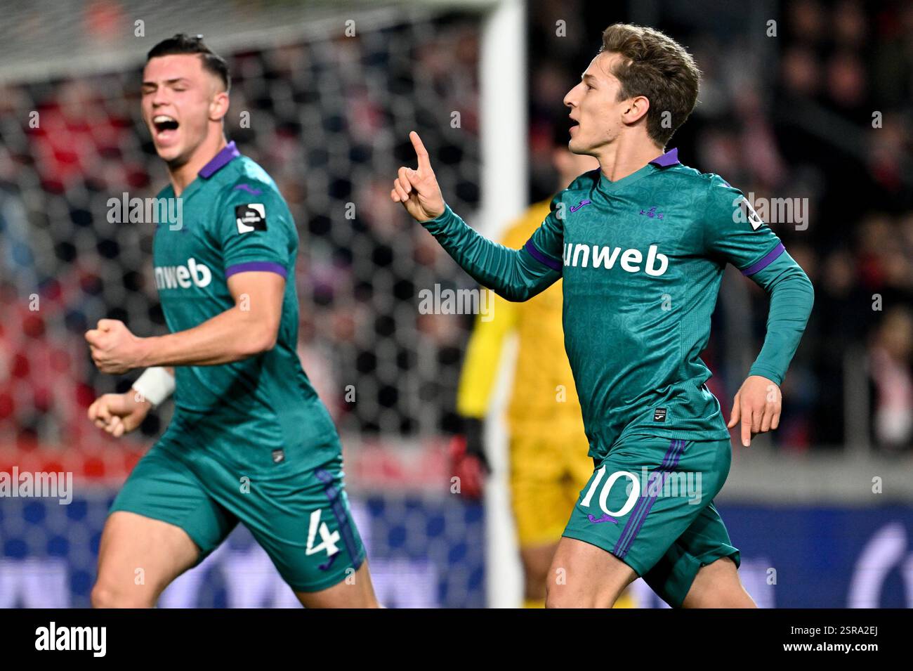 Antwerpen, Belgium. 06th Feb, 2025. Yari Verschaeren (10) of Anderlecht ...