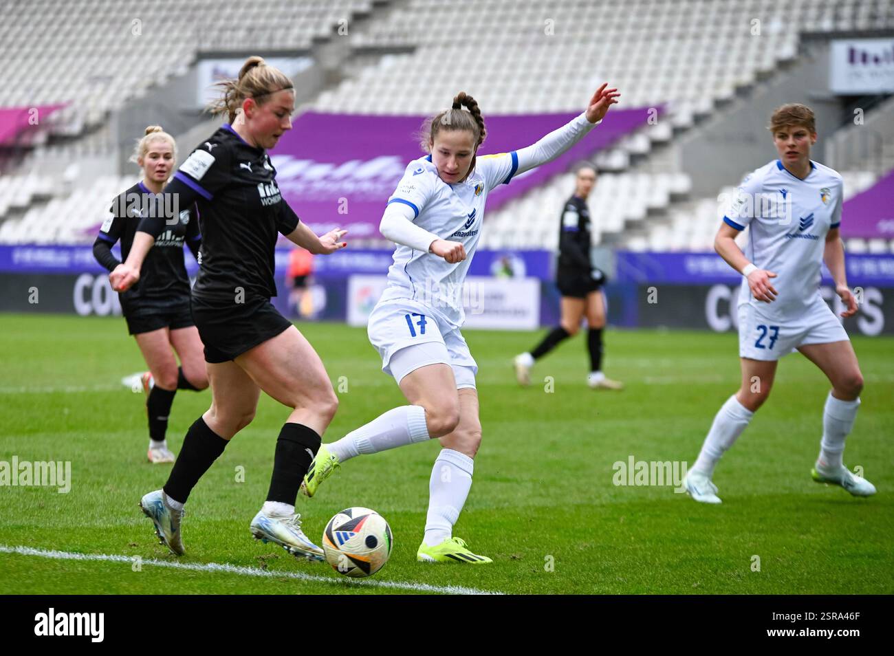 Essen, Deutschland. 15th Feb, 2025. Ramona Maier (SGS Essen) gegen ...