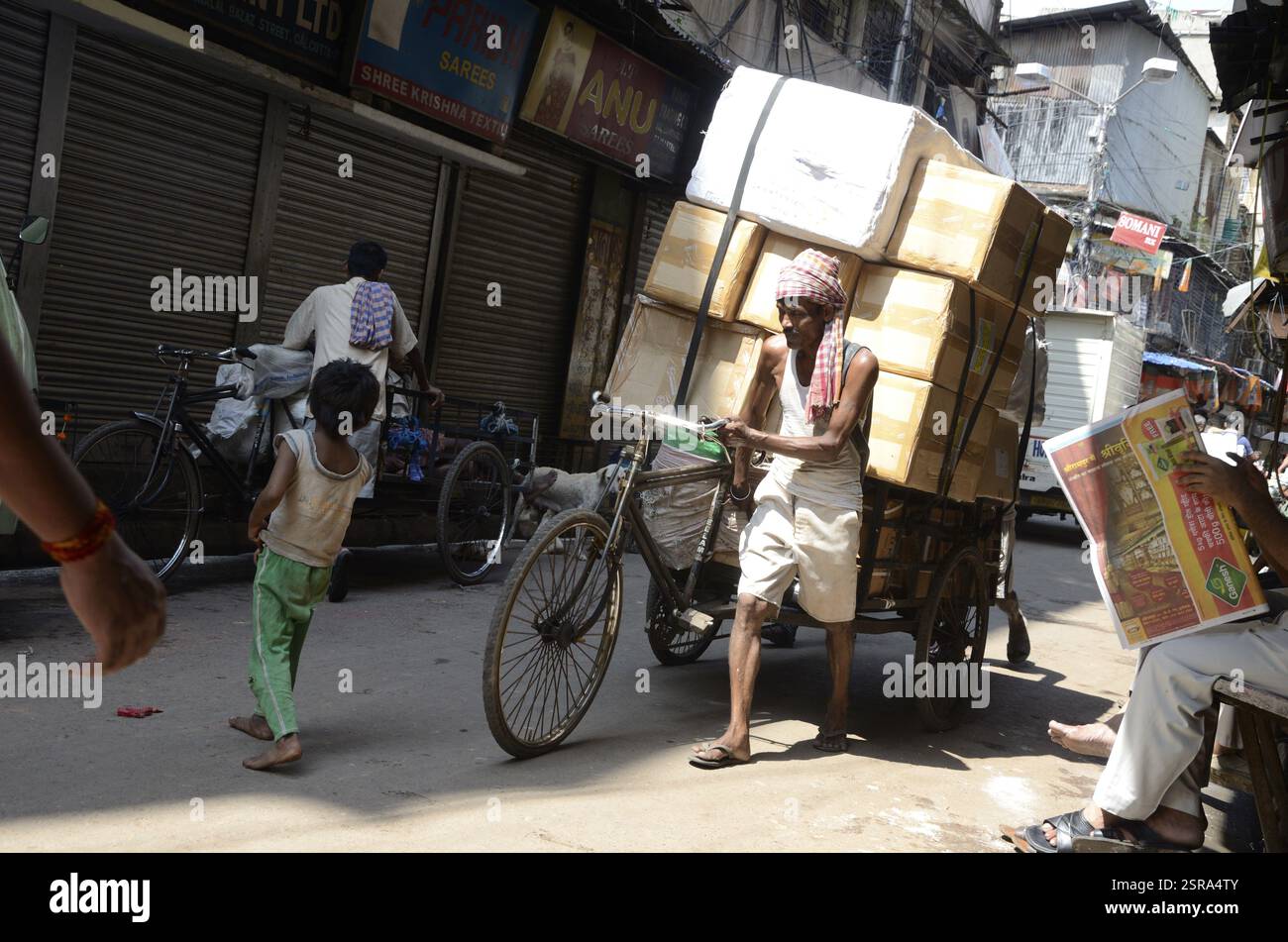 Man pulling tricycle rickshaw, Kolkata, West Bengal, India, Asia Stock ...