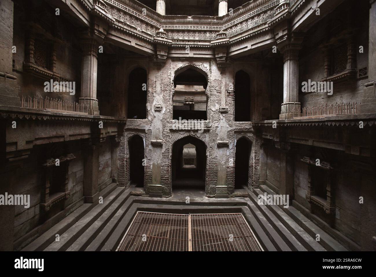 Step wells in india hi-res stock photography and images - Alamy