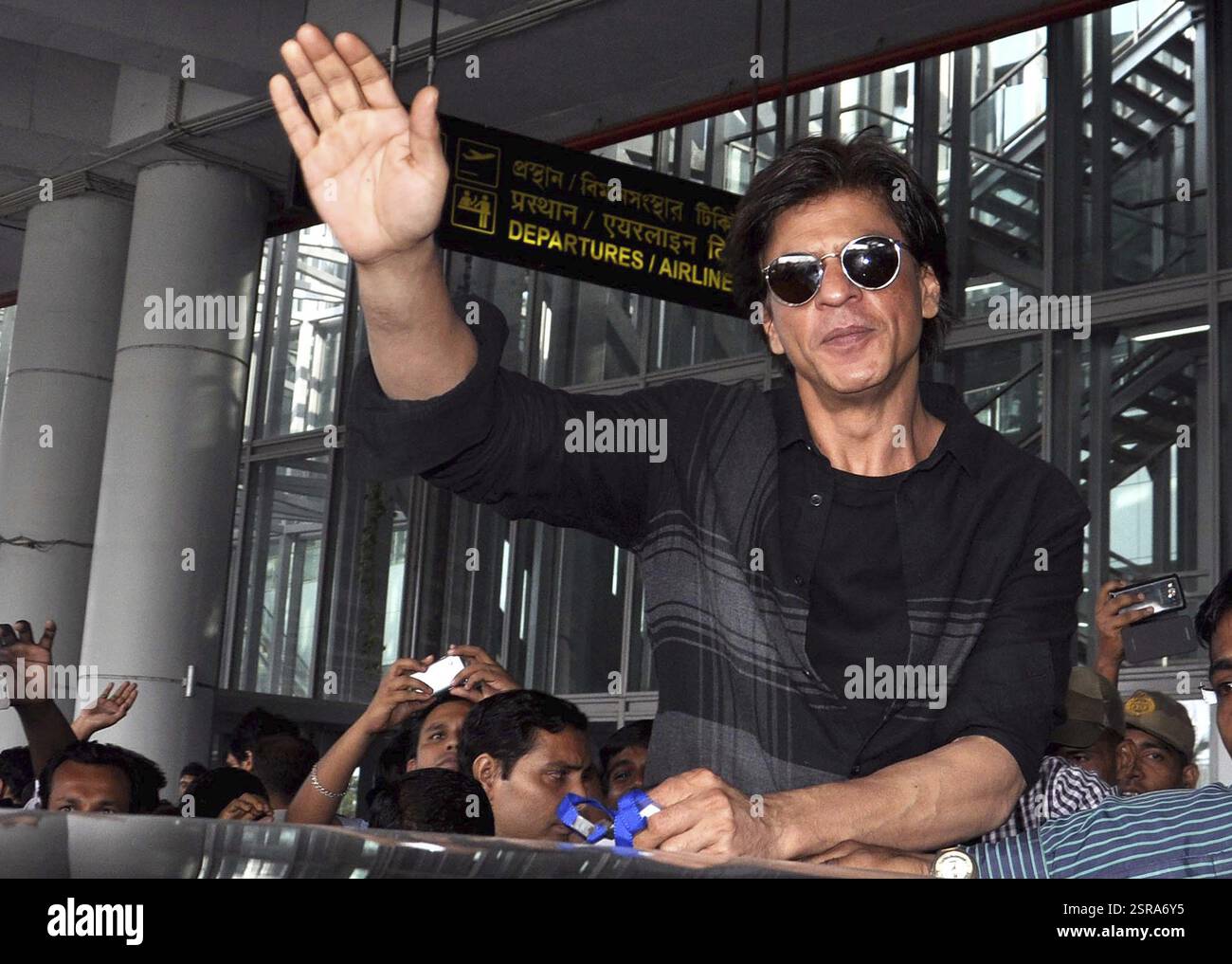 Bollywood actor Shah Rukh Khan arrive Netaji Subhas Chandra Bose ...