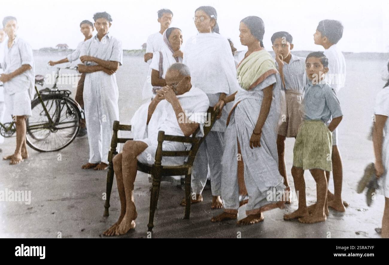 Mahatma Gandhi sitting on chair on Juhu Beach, Mumbai, Maharashtra ...