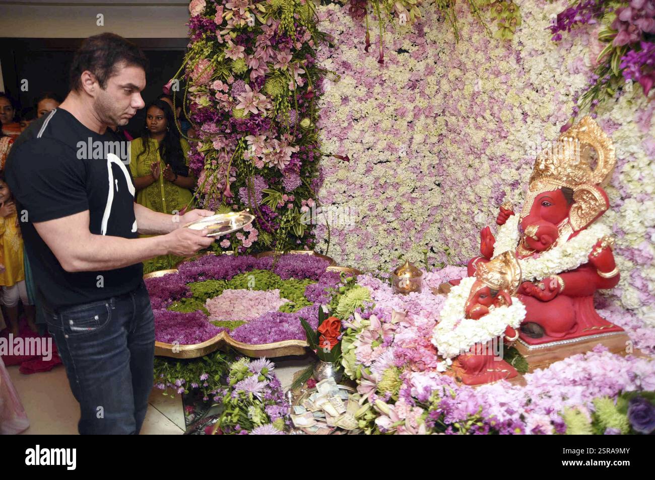 Bollywood actor Sohail Khan participates procession immersion idol ...