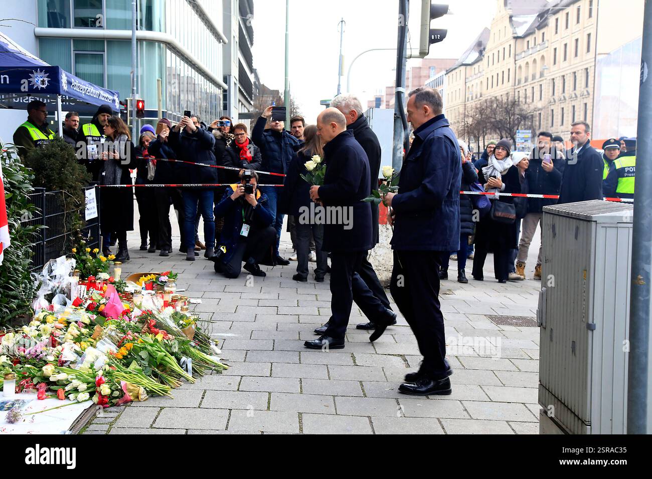 Gedenken an Opfer des Terroranschlag in München München, 15.02.2025 Bundeskanzler Olaf Scholz ...