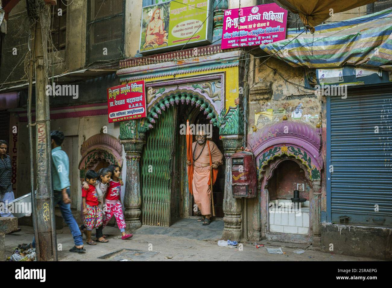 Temple in narrow lane, varanasi, uttar pradesh, india, asia Stock Photo ...