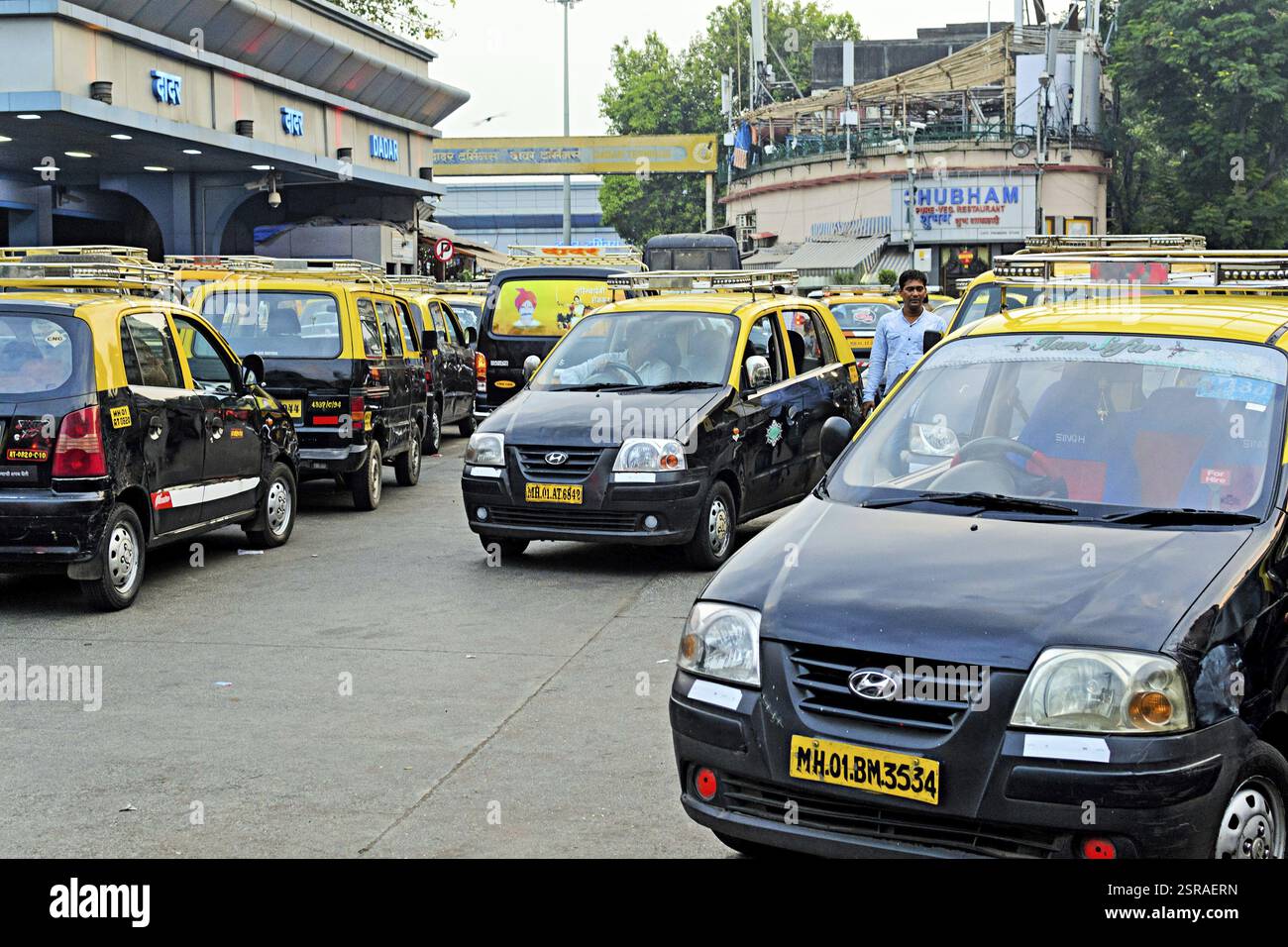 Dadar Railway Station Terminus entrance, Mumbai, Maharashtra, India ...