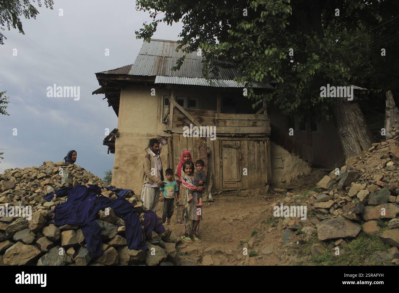 Kashmiri family, kupwara, Kashmir, India, Asia Stock Photo - Alamy