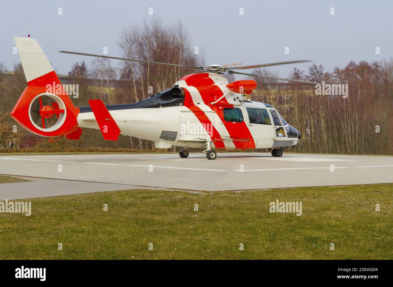Helicopter flies from take off hi-res stock photography and images - Alamy