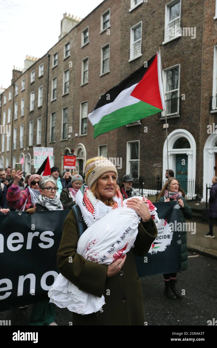 Mothers against genocide protest hi-res stock photography and images ...