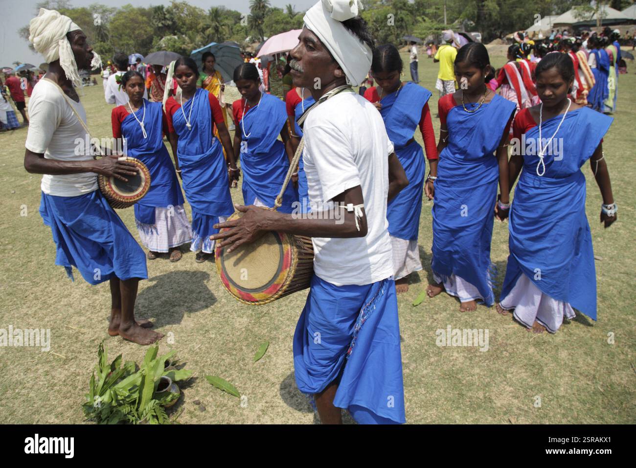 People performing tribal dance, birbhum, west bengal, india, asia Stock ...