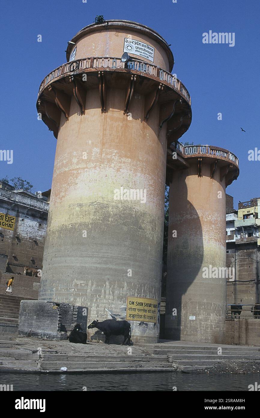 Varanasi indian state uttar hi-res stock photography and images - Alamy