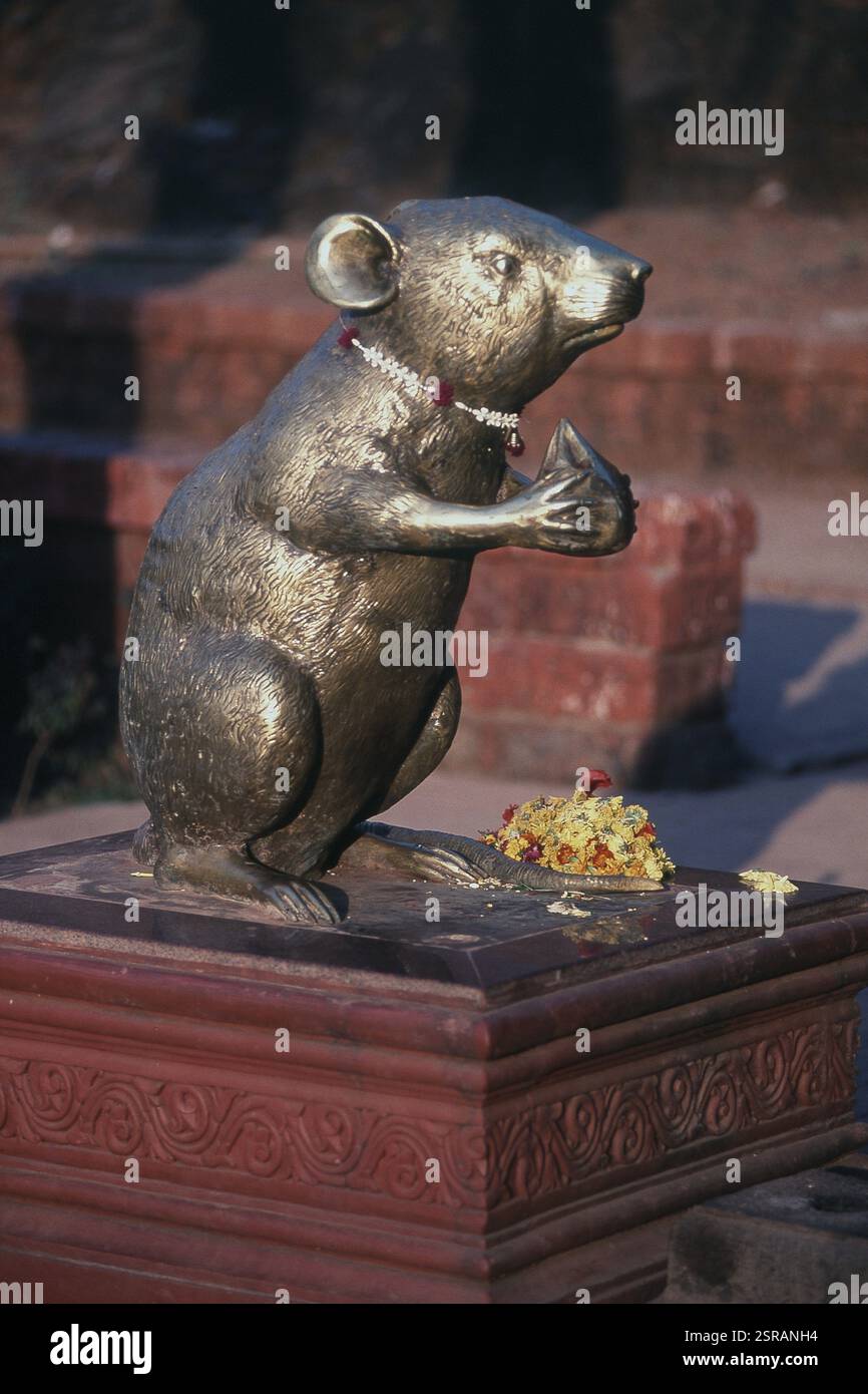 Statue of mouse at Ganesha Temple in Ganpatipule, Maharashtra, India ...
