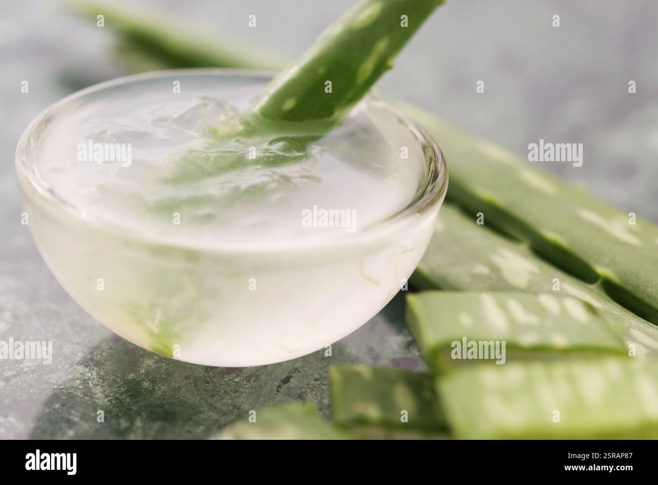 Aloe vera juice with fresh leaves Stock Photo - Alamy