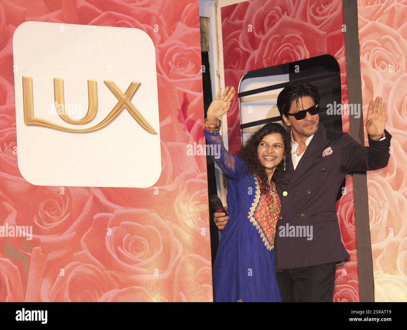 Bollywood actor Shahrukh Khan enacts his train scene during Lux Chennai ...