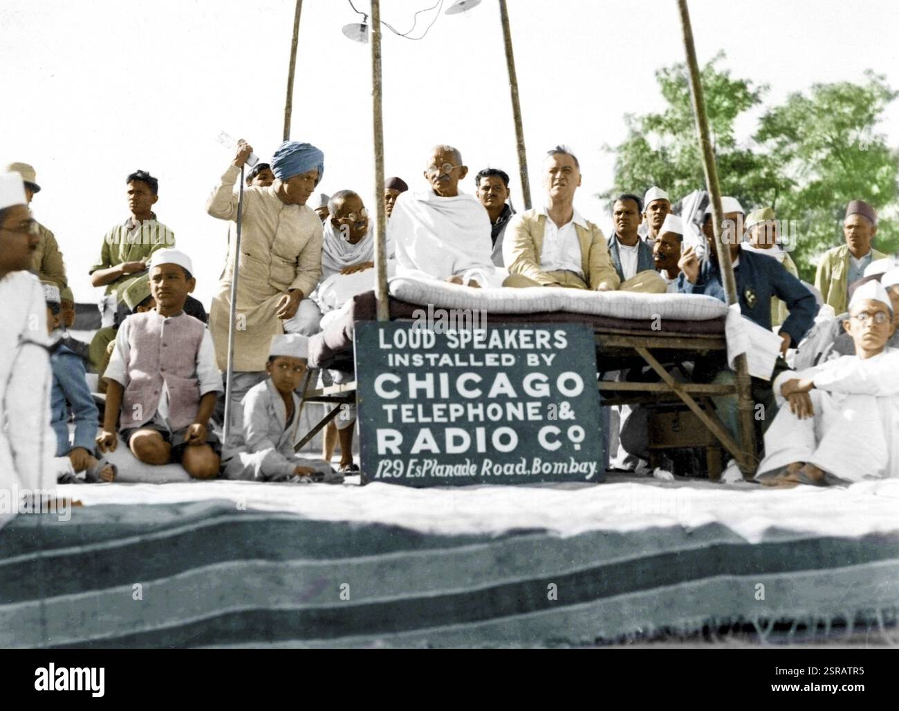 Mahatma Gandhi addressing meeting of villagers, plague affected area ...