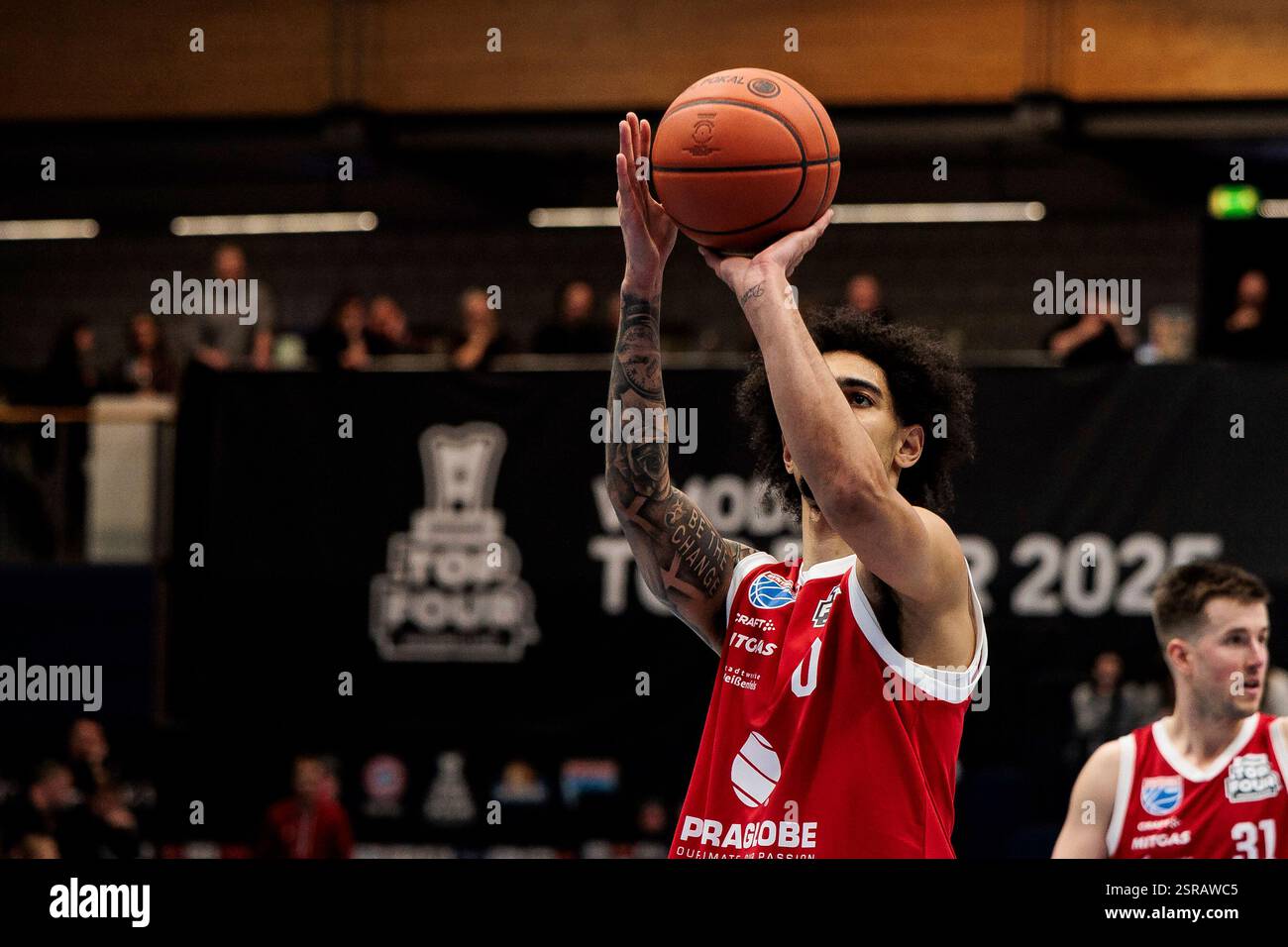 Weissenfels, Deutschland. 15th Feb, 2025. Michael Devoe (Syntainics MBC, 0) an der Freiwurflinie ...