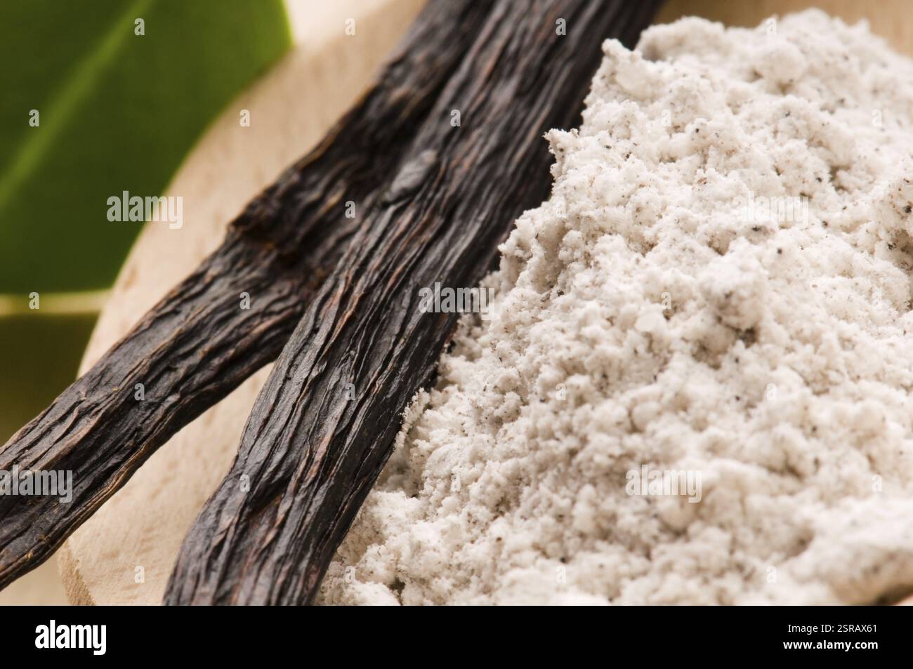 Vanilla pod on tree hi-res stock photography and images - Alamy