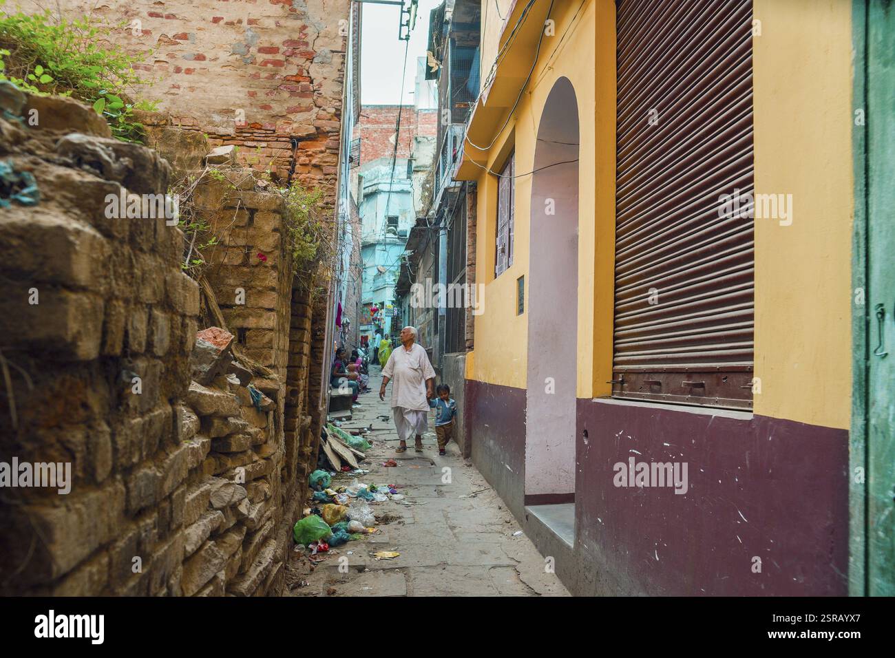 Old houses in narrow lanes, varanasi, uttar pradesh, india, asia Stock ...