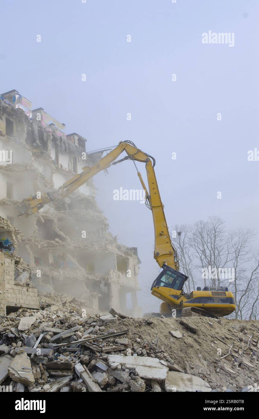 Block of flats demolition Stock Photo - Alamy