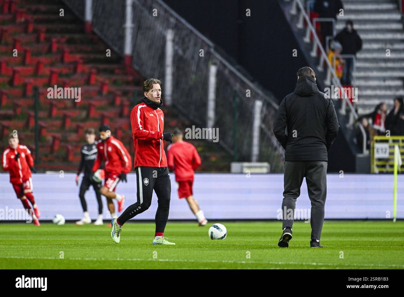 Antwerp, Belgium. 15th Feb, 2025. Antwerp's Dennis Praet pictured before a soccer match between ...