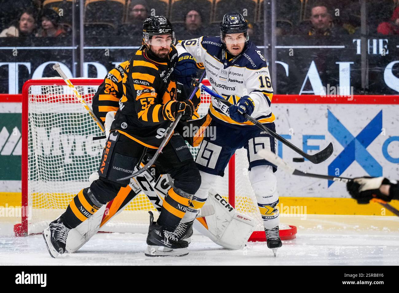 250215 Skellefteås Luke Witkowski och HV71s Tanner Kero under ...