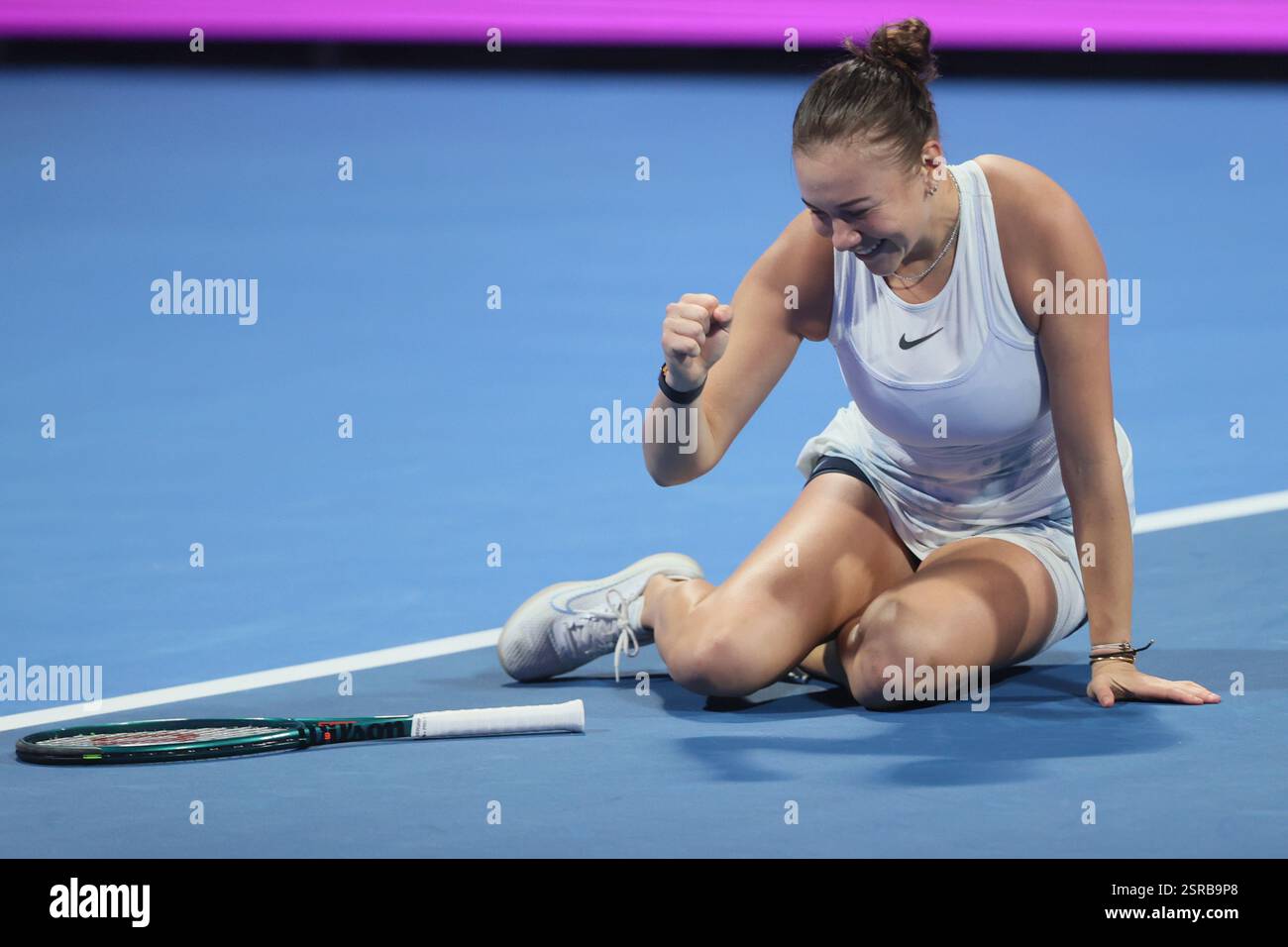Amanda Anisimova of the United States celebrates after winning the ...
