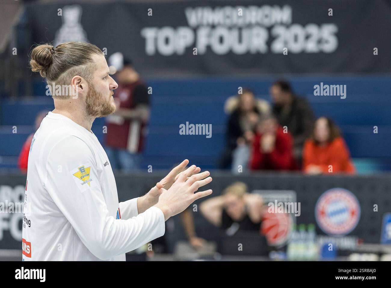 Weissenfels, Deutschland. 15th Feb, 2025. John Bryant (Syntainics MBC, No 54) GER, FC Bayern ...