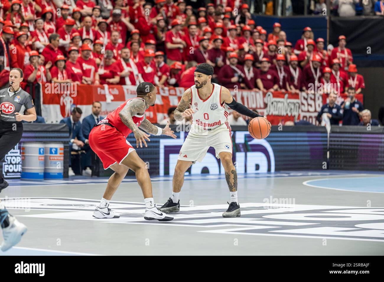 Weissenfels, Deutschland. 15th Feb, 2025. Nick Weiler-Babb (FC Bayern ...