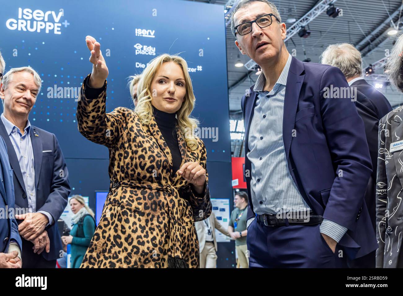 Bildungsminister Cem Özdemir besucht in Stuttgart Europas größte ...