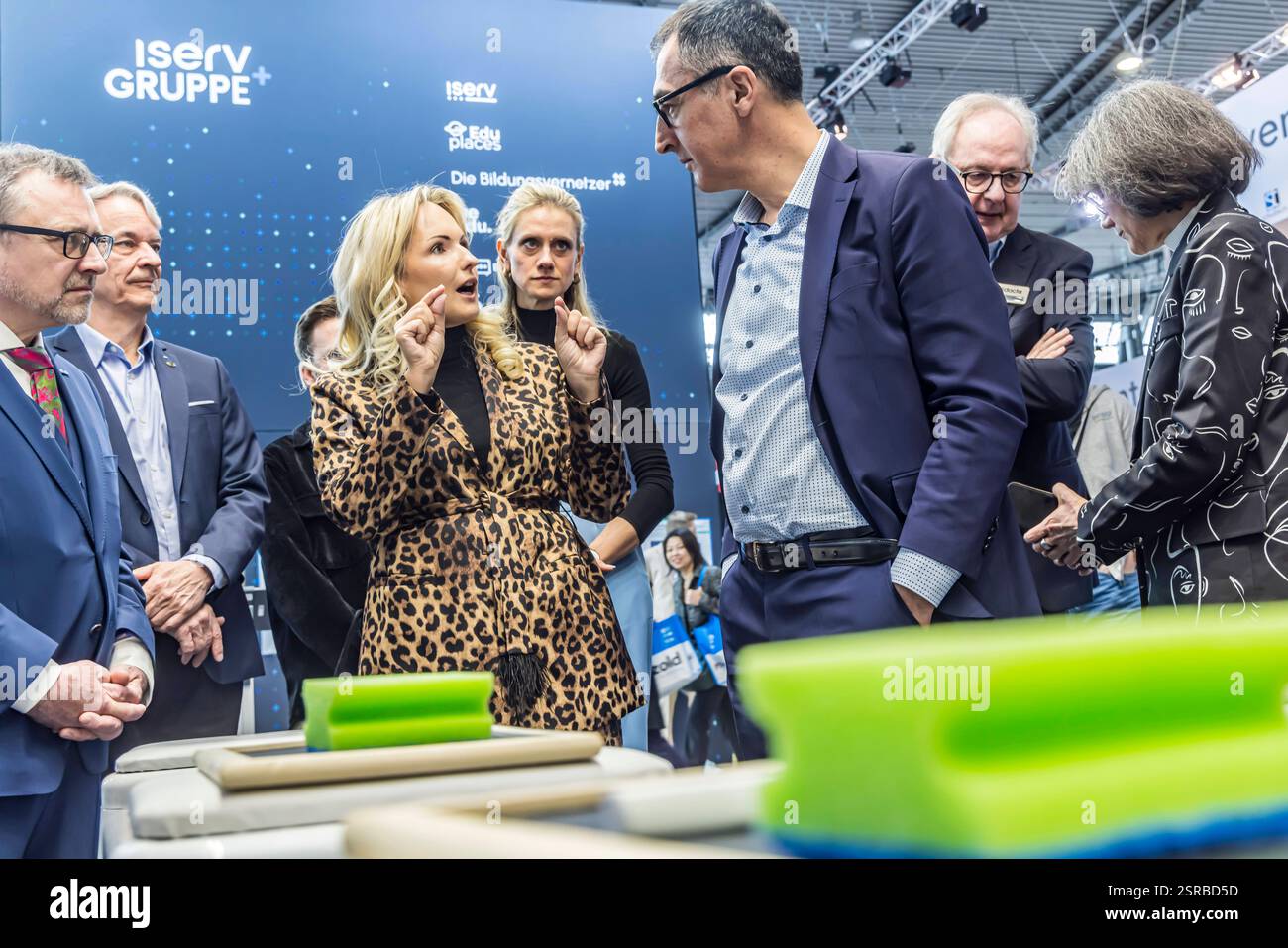 Bildungsminister Cem Özdemir besucht in Stuttgart Europas größte ...