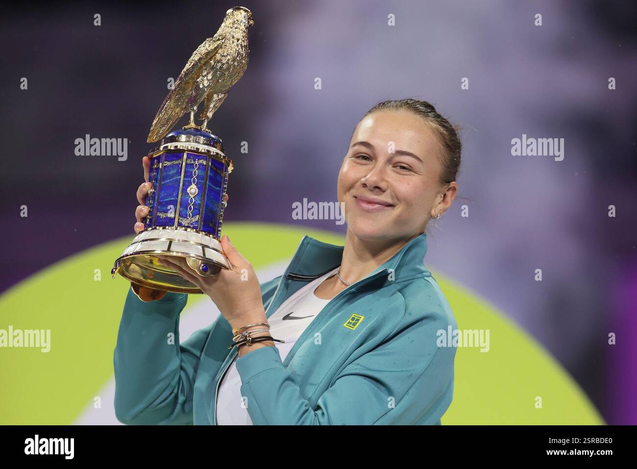 Amanda Anisimova of the United States holds the trophy after winning ...
