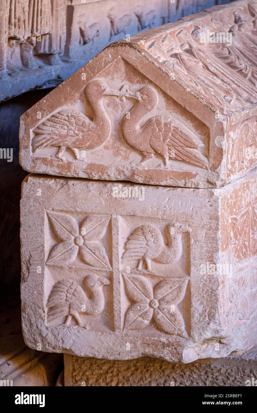 tomb of Toda Pérez de Azagra and her husband Diego López II de Haro ...