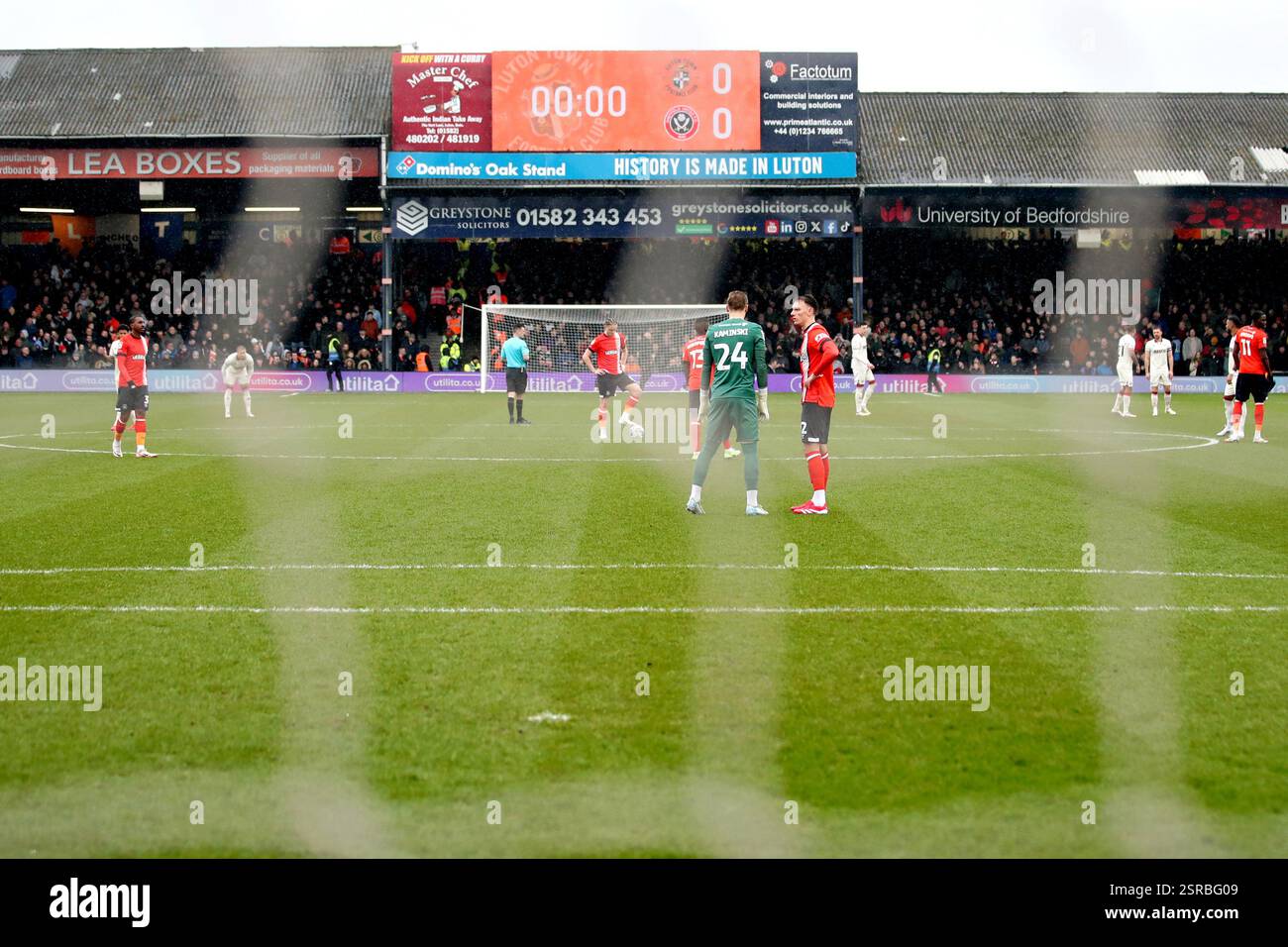 Luton Town goalkeeper Thomas Kaminski talks to Luton Town's Kal ...